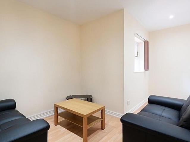 Spacious 6 bed House