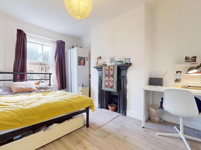 Spacious 6 Bed House in Whitechapel E1