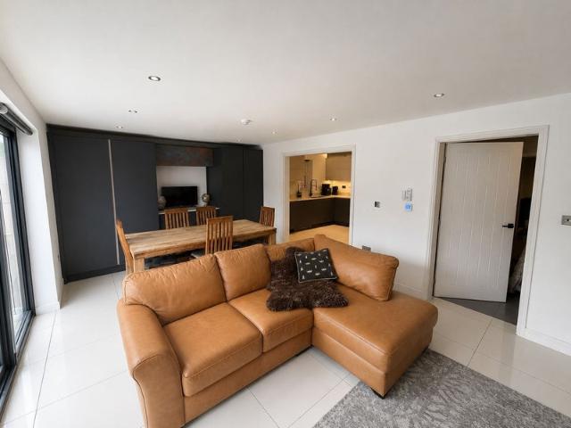 Spacious 6 Bedroom House Avail M14 Fallowfield