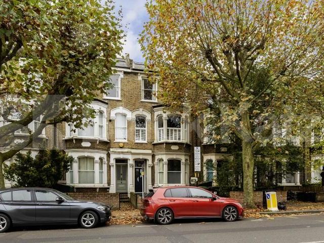 spacious 6 Bedroom House on Hanley Road – Ideal for Families or Sharers