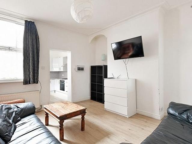 Spacious 6 Bedroom Home Now Available To Groups of 5!