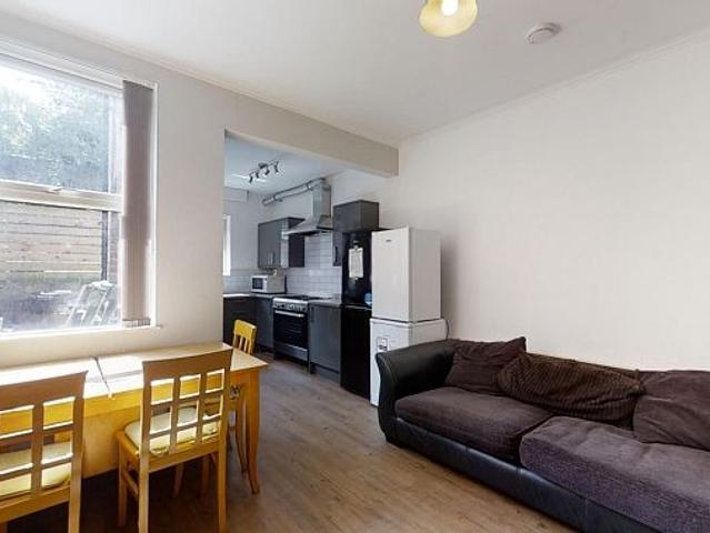 Spacious 6 Bedroom Property in Sought After Location, Perfect for Students or Sharers