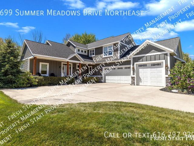 Spacious 6 Bedroom Retreat in Rockford with 3.5 Luxurious Baths
