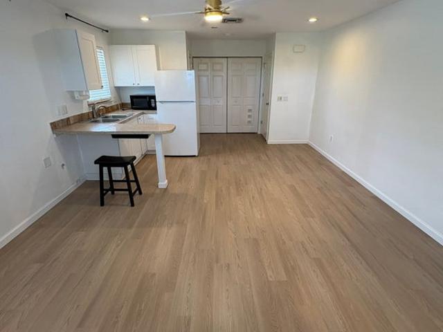 Spacious 850 sq ft Studio 5 mins walk from the be