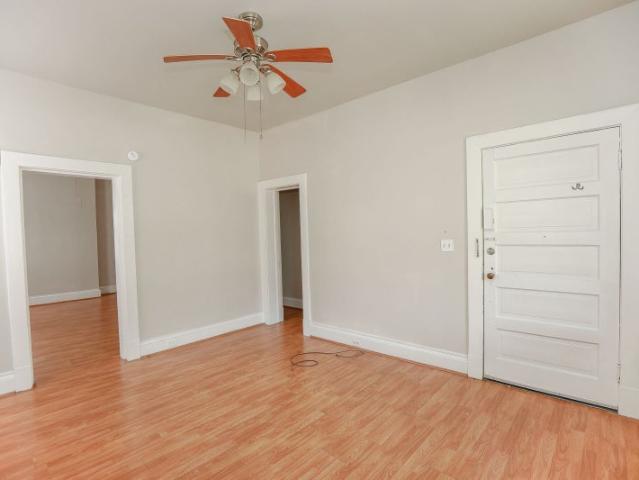 Spacious 952 sq ft 1BR flatupdatedWDporch$1,mo