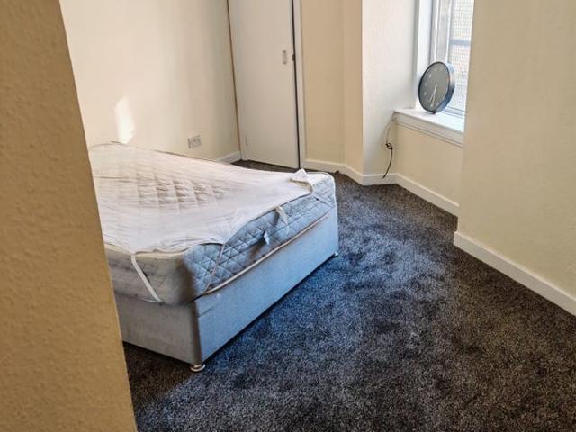 Spacious 1/2 bedroom flat
