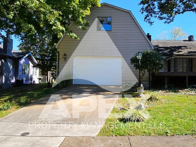 Spacious 1 Bd 1Ba Apartment w/Garage located in North Knox! Utilities Included!