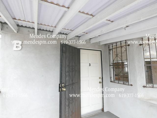 Spacious 1 bed / 1 bath Upstairs Unit