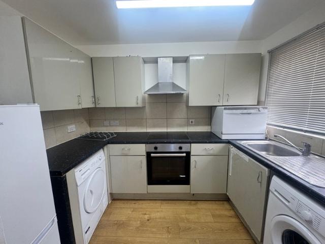 Spacious 1 Bed Apartment | Parking | Near Heathrow