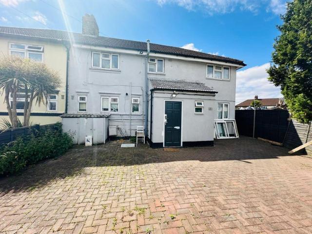 Spacious 1 Bed Flat in Chadwell Heath, RM6