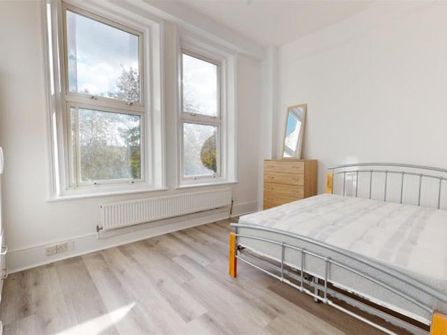 Spacious 1 Bed Flat In Kilburn for £1600 PCM