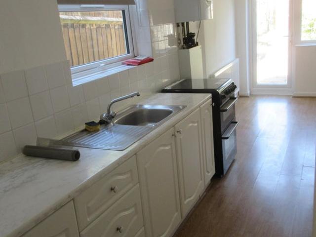 Spacious 1 bed G/F Flat with Garden