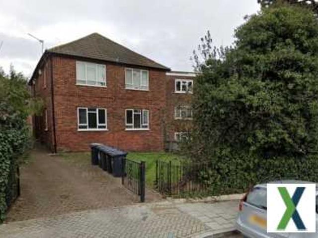 Spacious 1 bed ground floor flat
