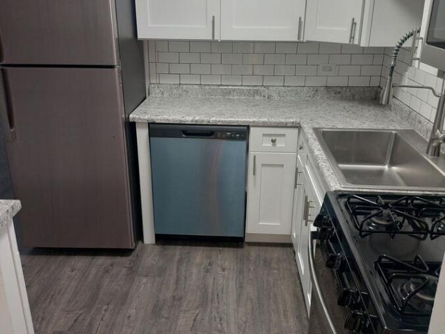 Spacious 1 Bed in Blue Island Everything Brand New