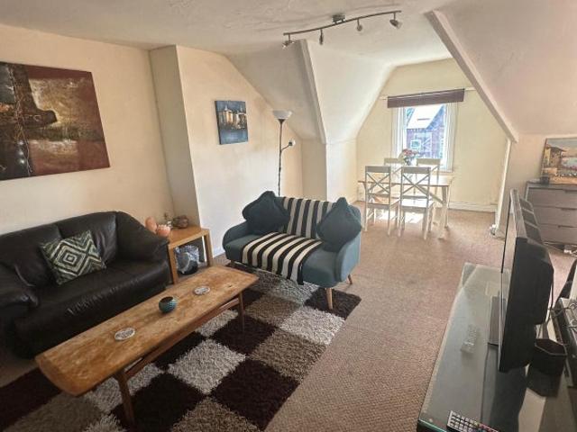 Spacious 1 Bed Property Near City Centre !