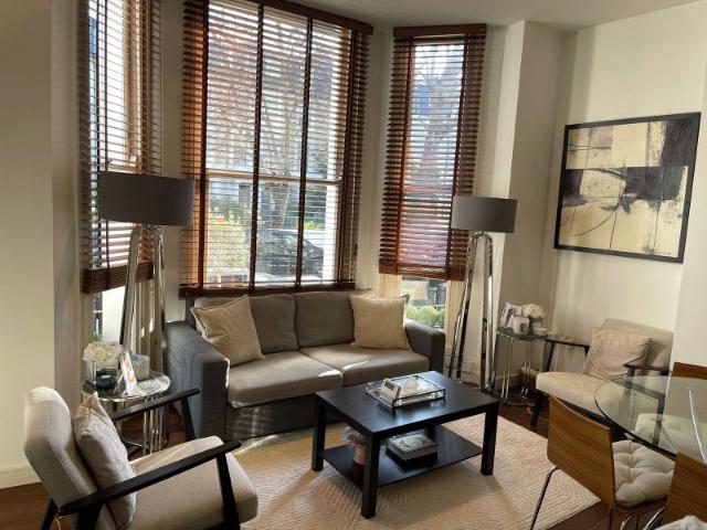 Spacious 1 bed + study available immediately!