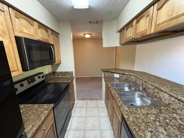 Spacious 1 bedroom/1 bathroom condo at Oasis at Pearl Lake