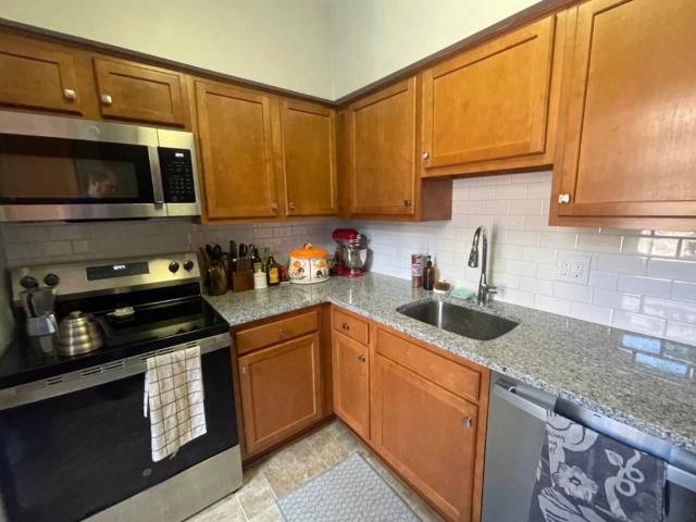 Spacious 1 Bedroom Apartment Across from Washington Park