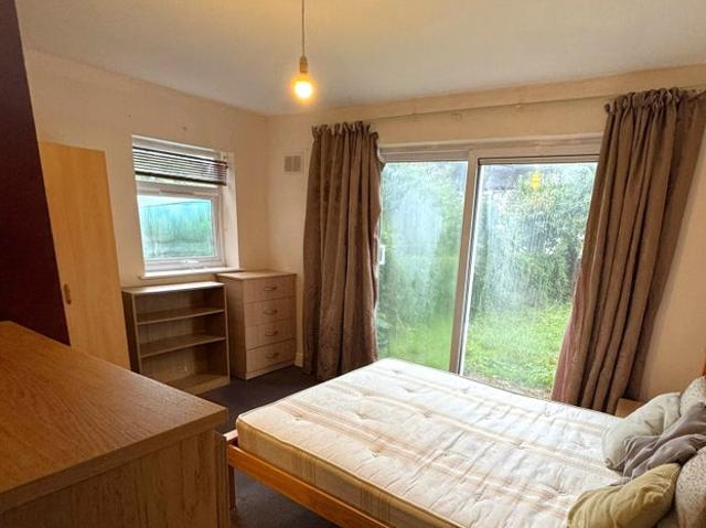 Spacious 1 Bedroom garden Flat