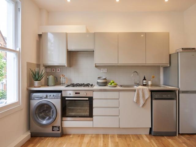 Spacious 1 bedroom first floor flat