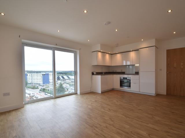 Spacious 1 Bedroom Flat in Sought After Stirling Drive, Luton Available Late September