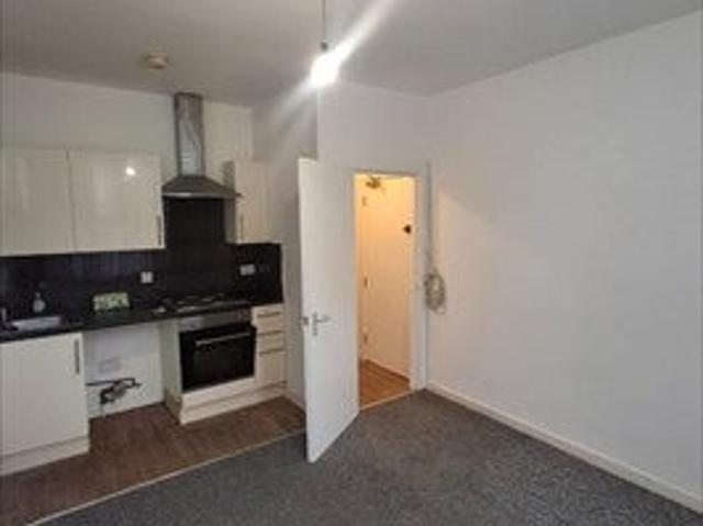 Spacious 1 Bedroom Flat Priory Road Flat 2
