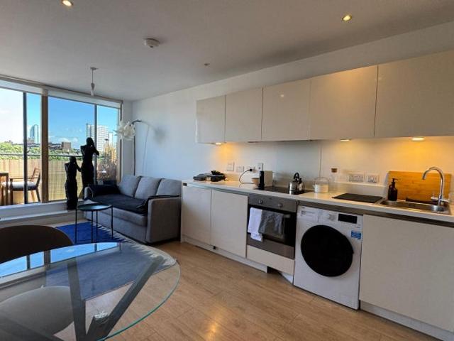 Spacious 1 bedroom top floor