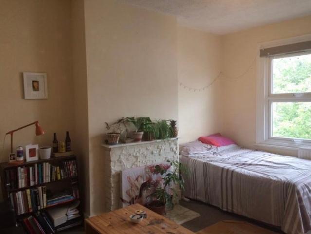 Spacious 1 2 bedroom flat in heart of Peckham