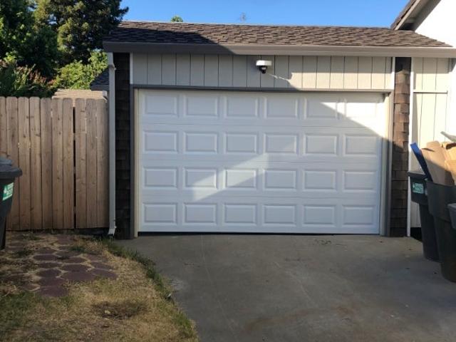 Spacious 1bed 1bath house with garage