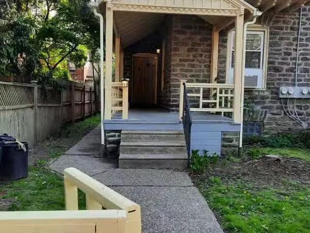 Spacious 1br Apt in SW Germantown Triplex, Morris Street & Sch.