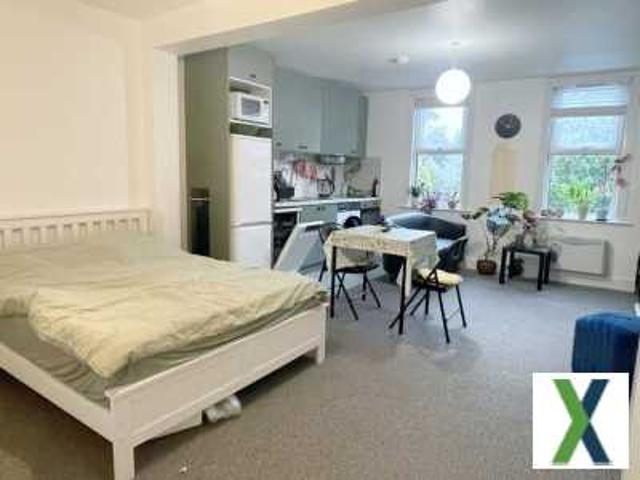 Spacious 1st Floor Studio Flat to Rent, Clarence Road, Hackney E5