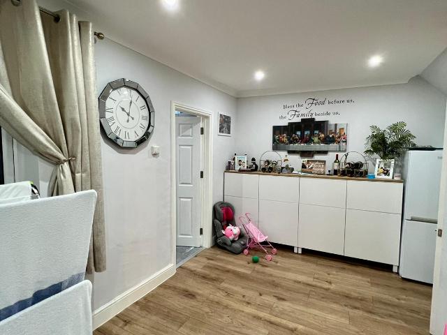 Spacious 2 bathroom 3 bed Newly renovated house