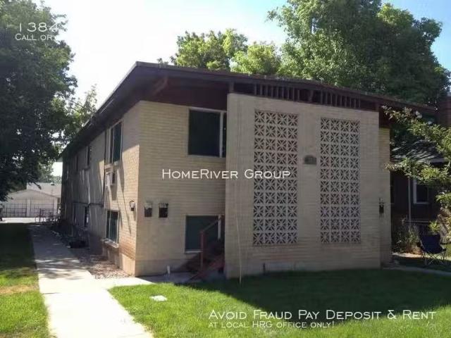 Spacious 2 bed/1 bath upstairs unit near Liberty park 1384 S.