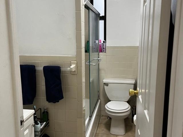 Spacious 2 Bed 1 Bath Apartment in Astoria!