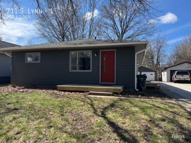 Spacious 2 Bed / 1 Bath Near Downtown Urbana with Garage
