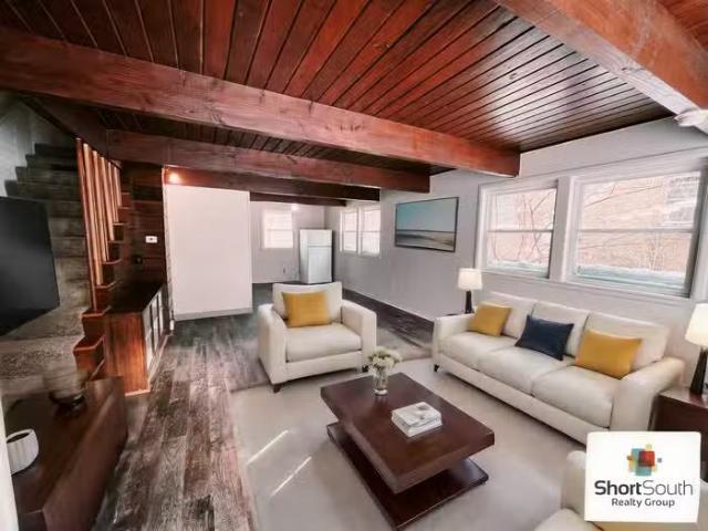 Spacious 2 Bed 1 Bath Townhome For Rent on NE Side of GR off M.
