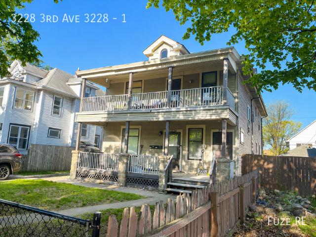 Spacious 2 Bed 1 Bath Unit Available in Minneapolis!