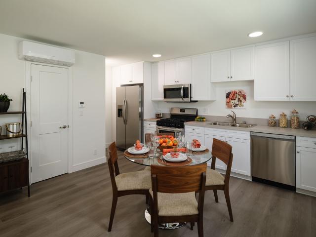 Spacious 2 Bed Townhouses! * BEST KOREATOWN LOCATION * washer & dryer * bidet