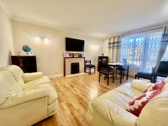 Spacious 2 bed with garden Acton W5