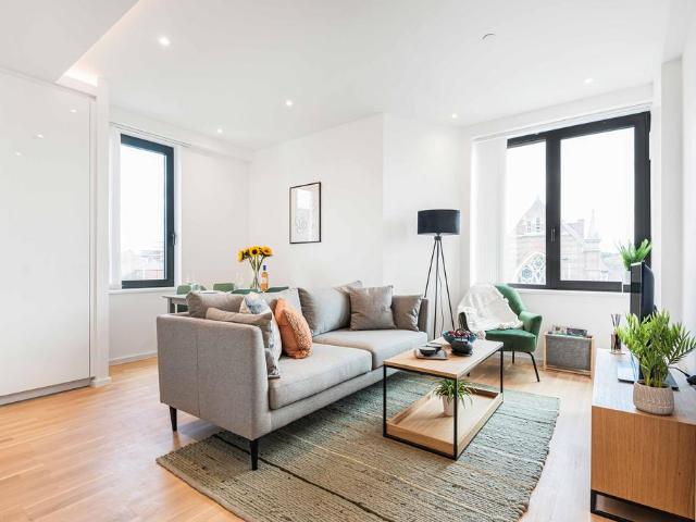 Spacious 2 Bed Apartment | Bills. 2 bed apartment to rent £1,990 pcm £459 pw