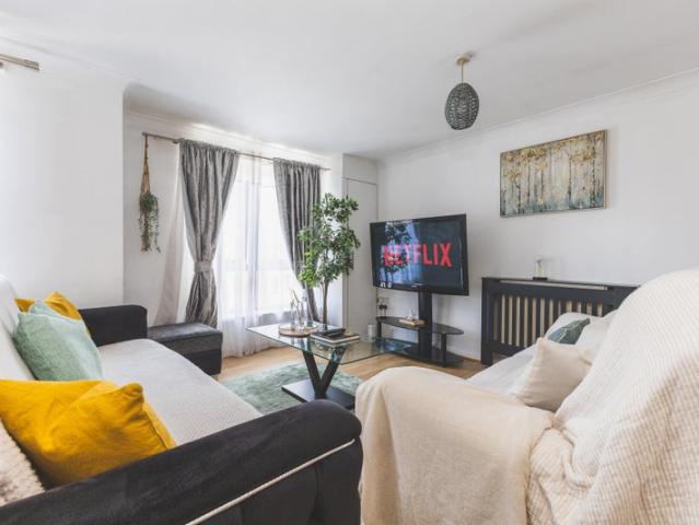 Spacious 2 Bed Flat Close to Wembley