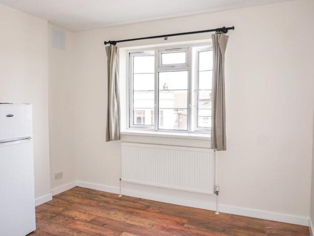 Spacious 2 Bed flat in Turnpike Lane, London N15