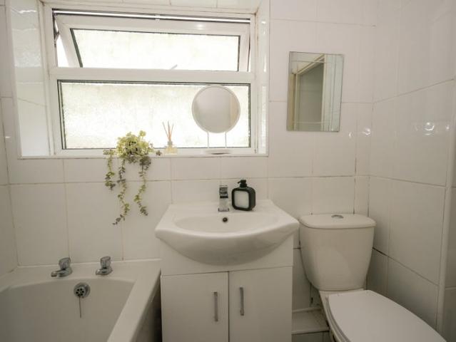 Spacious 2 Bed Furnished Apartment – Bills Include