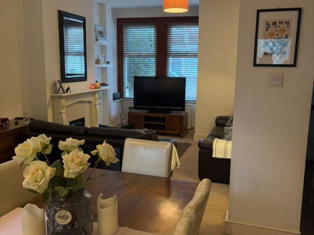 Spacious 2 bed house with garden