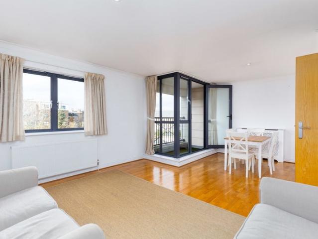 Spacious 2 Bed in Holloway road with Parking