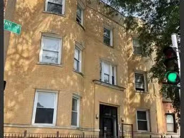 SPACIOUS 2 BEDROOM 1 BATHROOM UNIT IN BRONZEVILLE 109 E 49th.