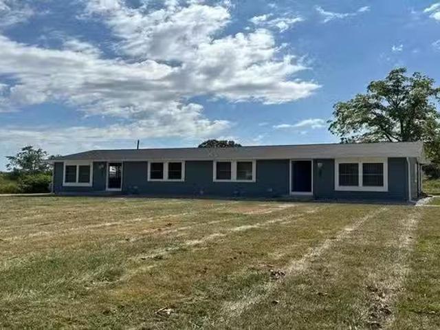 Spacious 2 Bedroom 1 Bathroom Ranch style Duplex with Separate.