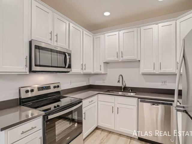 Spacious 2 bedroom, 2 bath Condo in Aurora Near Buckley Airfield