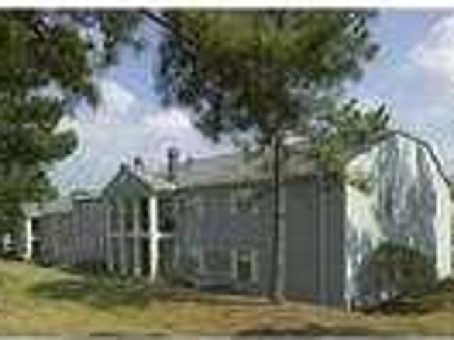Spacious 2 bedroom, 2 bath. Pet OK!
