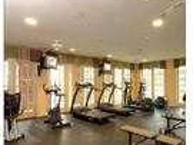 Spacious 2 bedroom, 2 bath. Pet OK!
